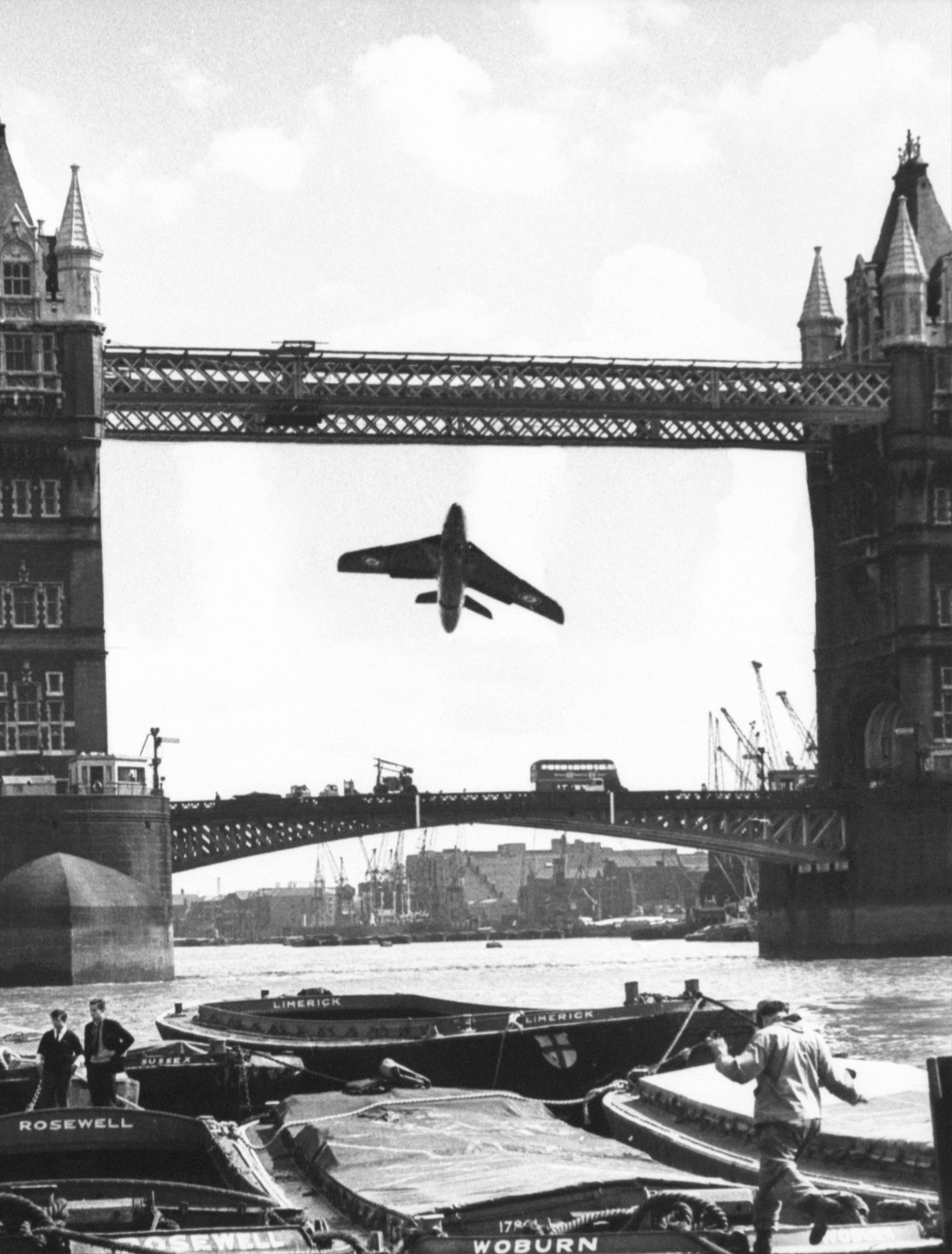 The Hawker Hunter Jet that Flew Through Tower Bridge – Bentleys London